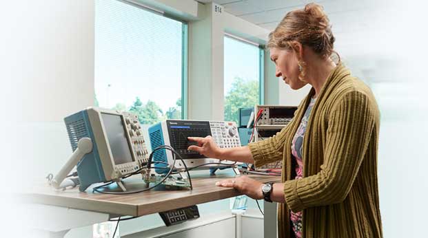 AFG31000 Arbitrary Function Generator | Tektronix